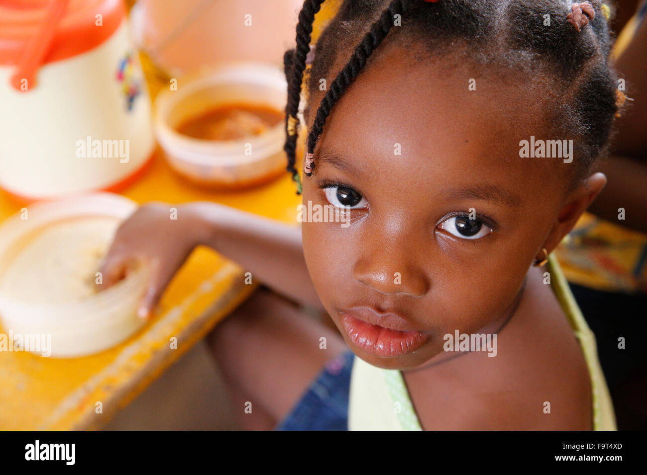 Food distribution in an African primary school Stock Photo - Alamy