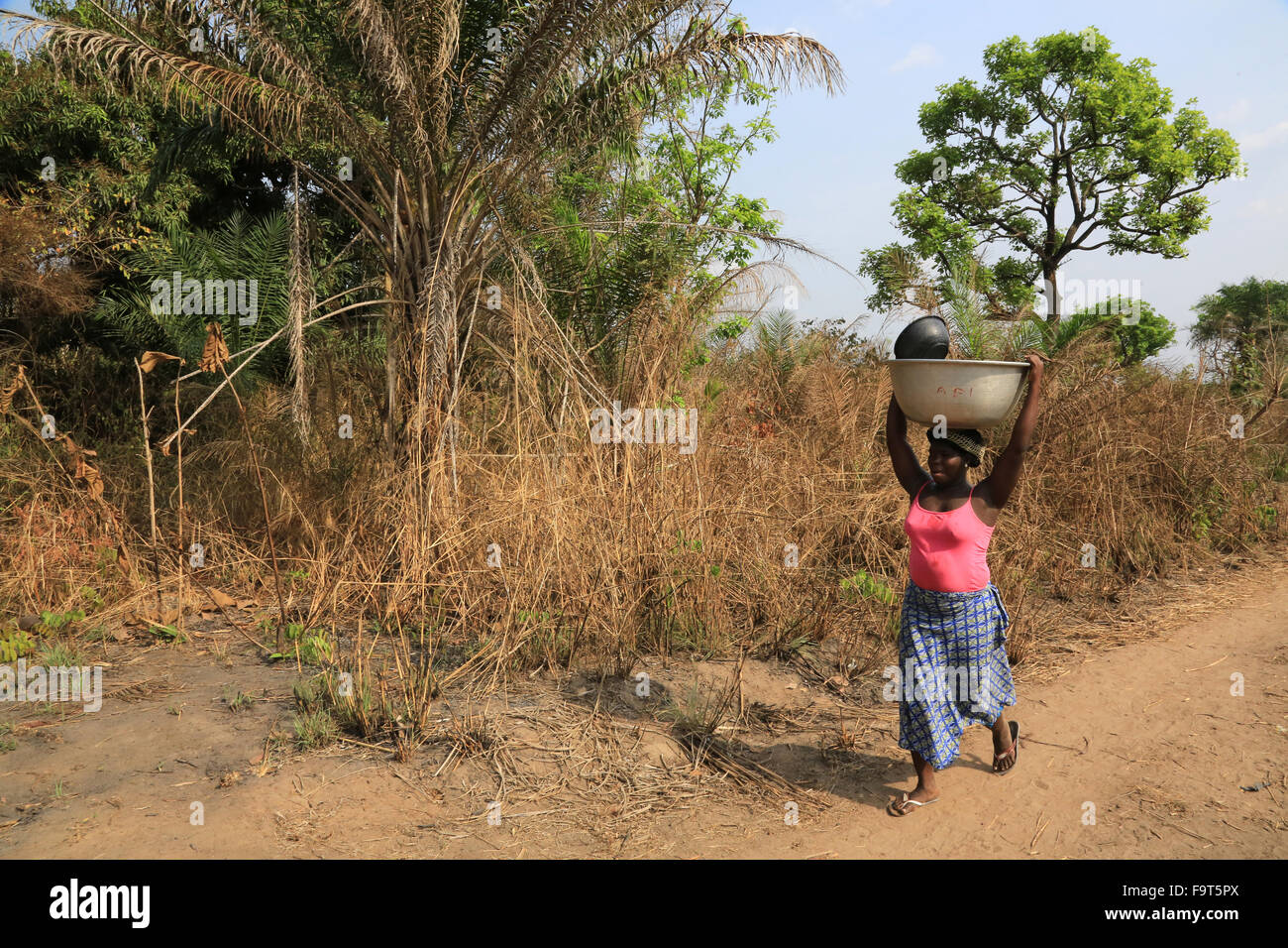 Woman fetching water hi-res stock photography and images - Alamy