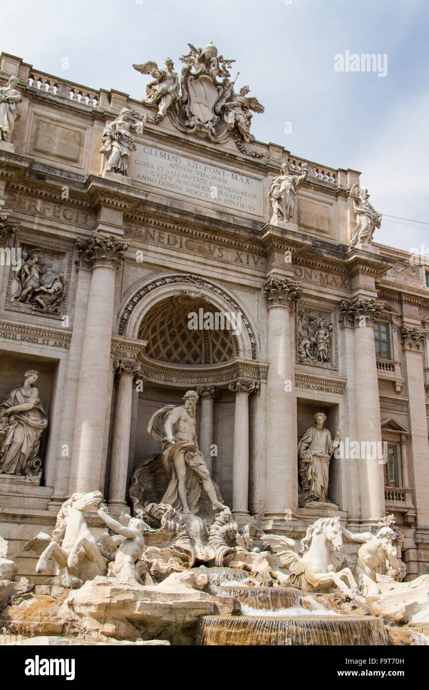 Fountain di Trevi - most famous Rome's fountains in the world. Italy ...