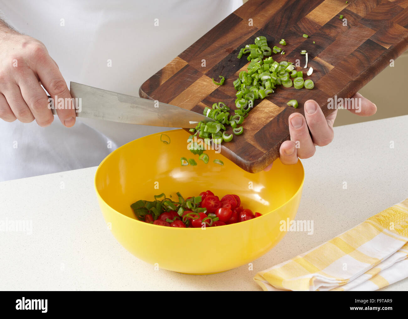 Pasta wreath with sauce + steps Stock Photo - Alamy