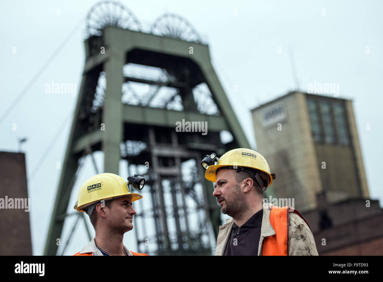 Marl, Germany. 18th Dec, 2015. Miners stand in front of the hoist frame ...