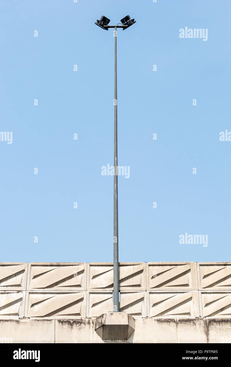 High bulb pole near barrier wall of the expressway Stock Photo - Alamy