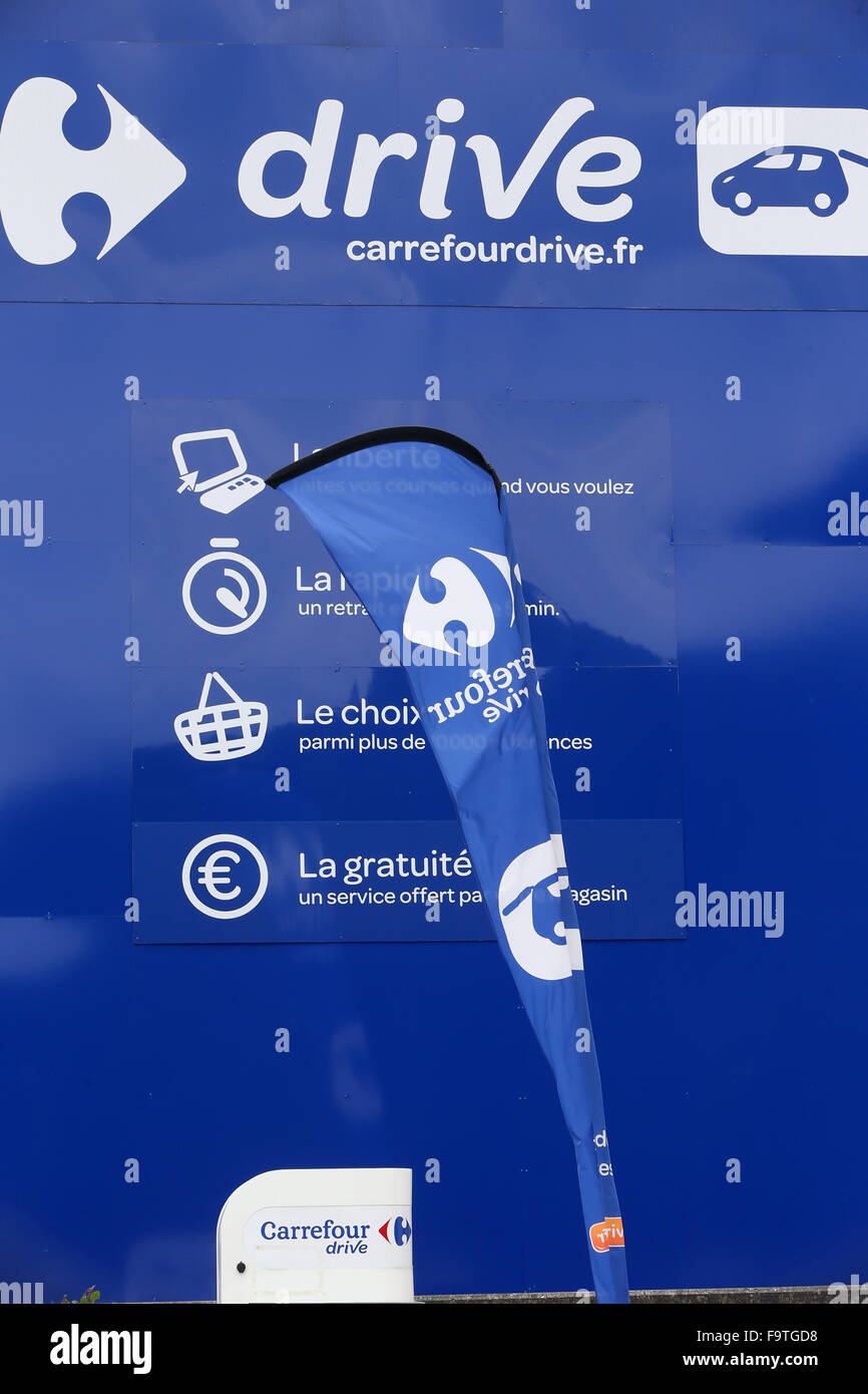 Carrefour hi-res stock photography and images - Alamy
