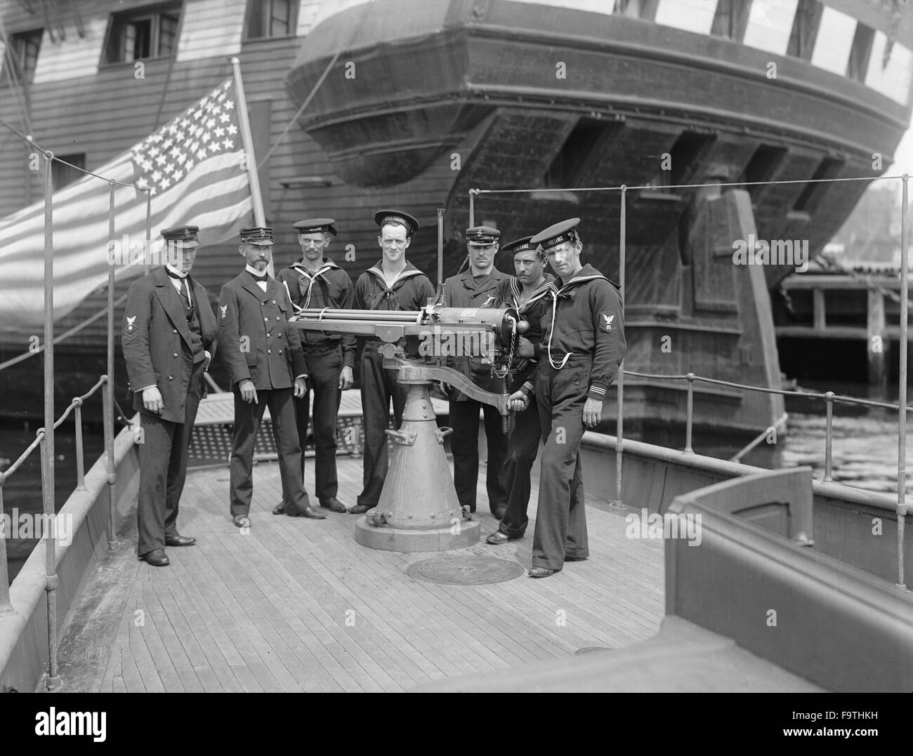 American navy officers hi-res stock photography and images - Alamy