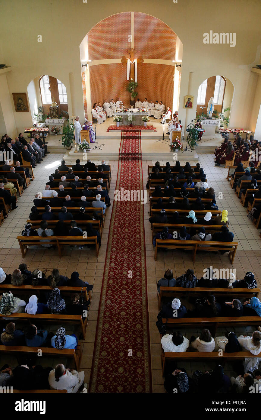 Mass in Saint Thomas's chaldean church, Sarcelles Stock Photo - Alamy