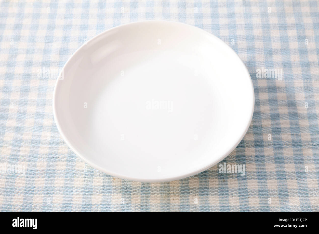 Clean white cloth and food hi-res stock photography and images - Alamy