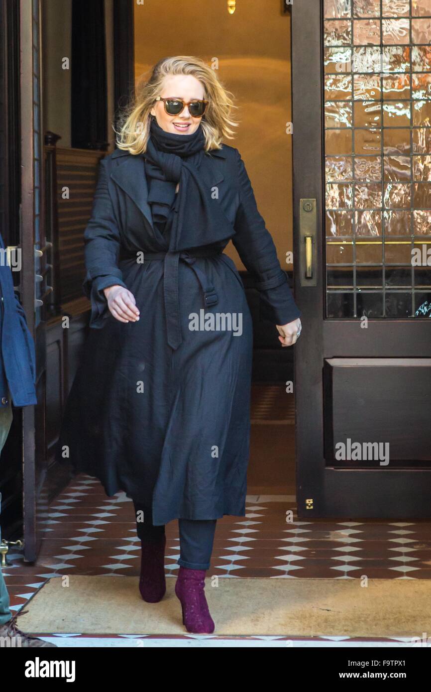 Adele signing autographs for fans outside her hotel ahead of her ...