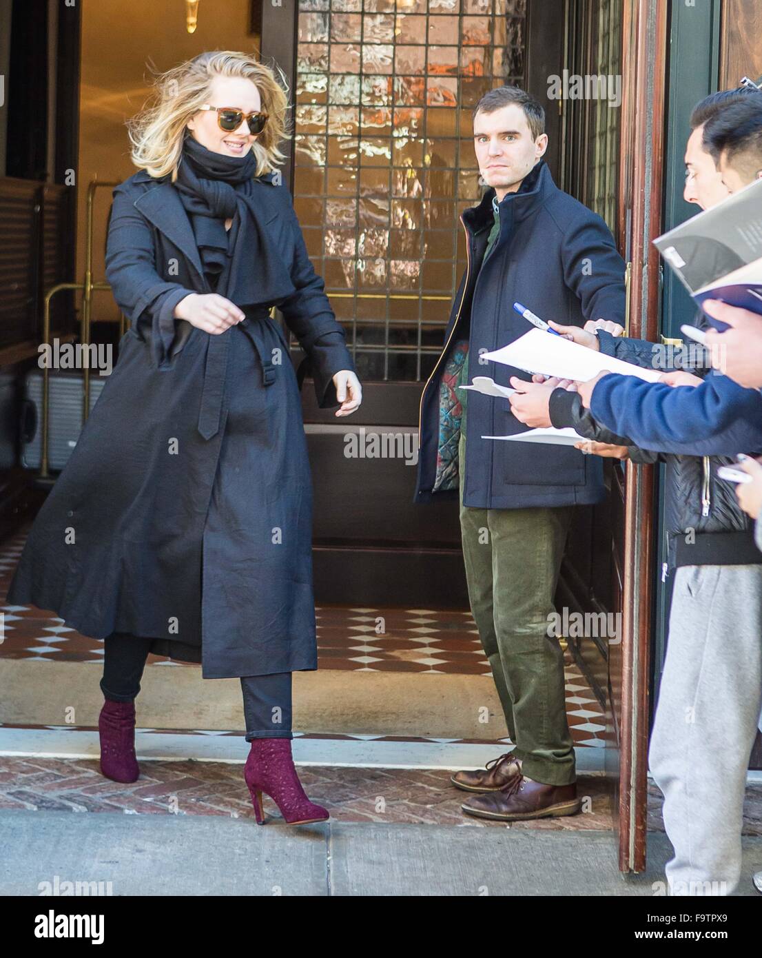 Adele signing autographs for fans outside her hotel ahead of her ...