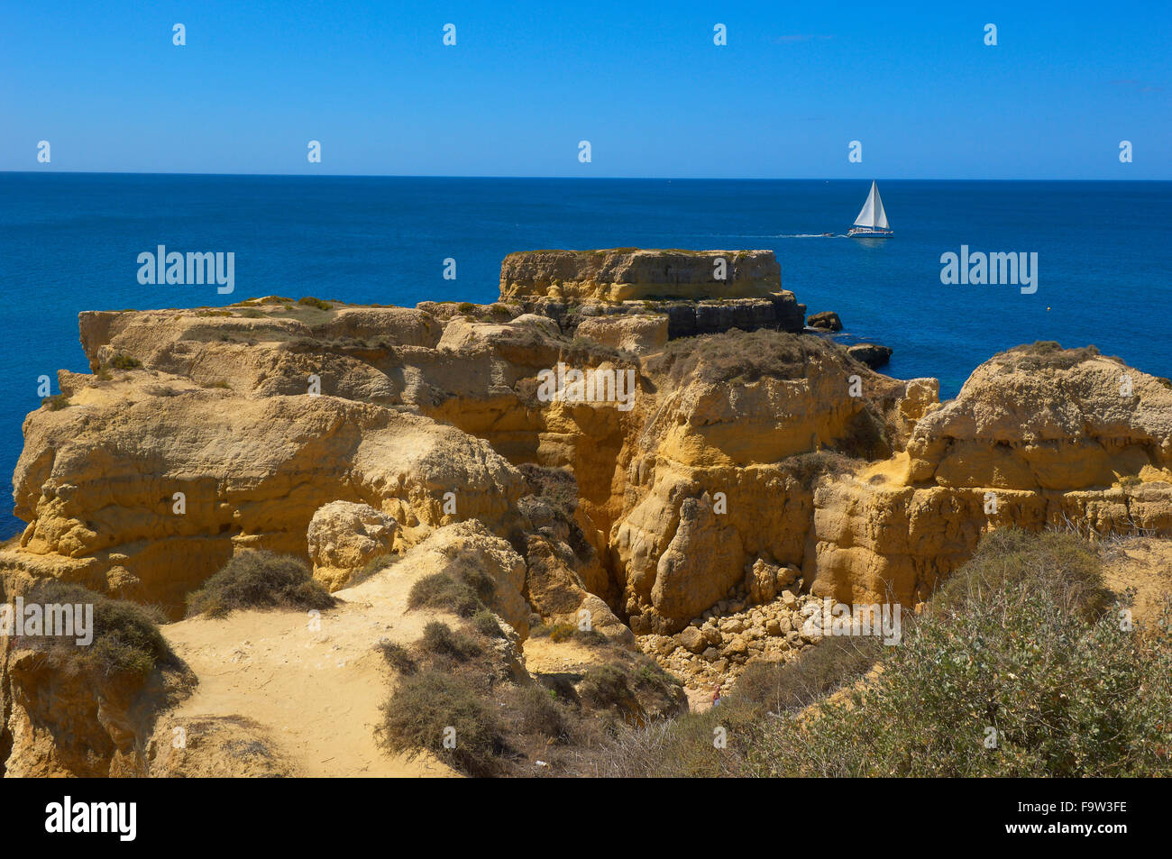 Do Castelo Beach, Albufeira, Praia Do Castelo, Algarve, Portugal ...