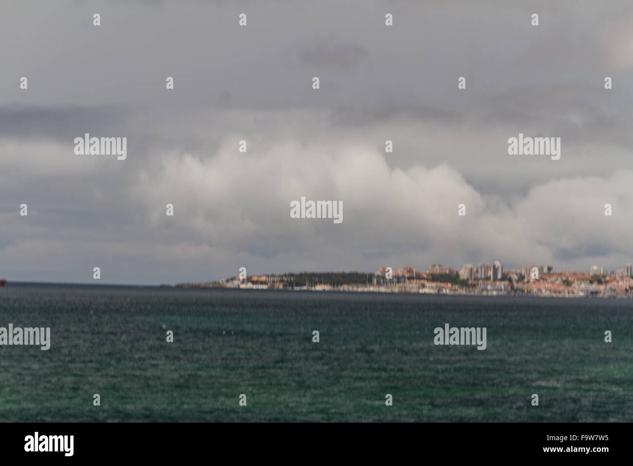 Tejo river with the city of Lisbon in the background Stock Photo - Alamy