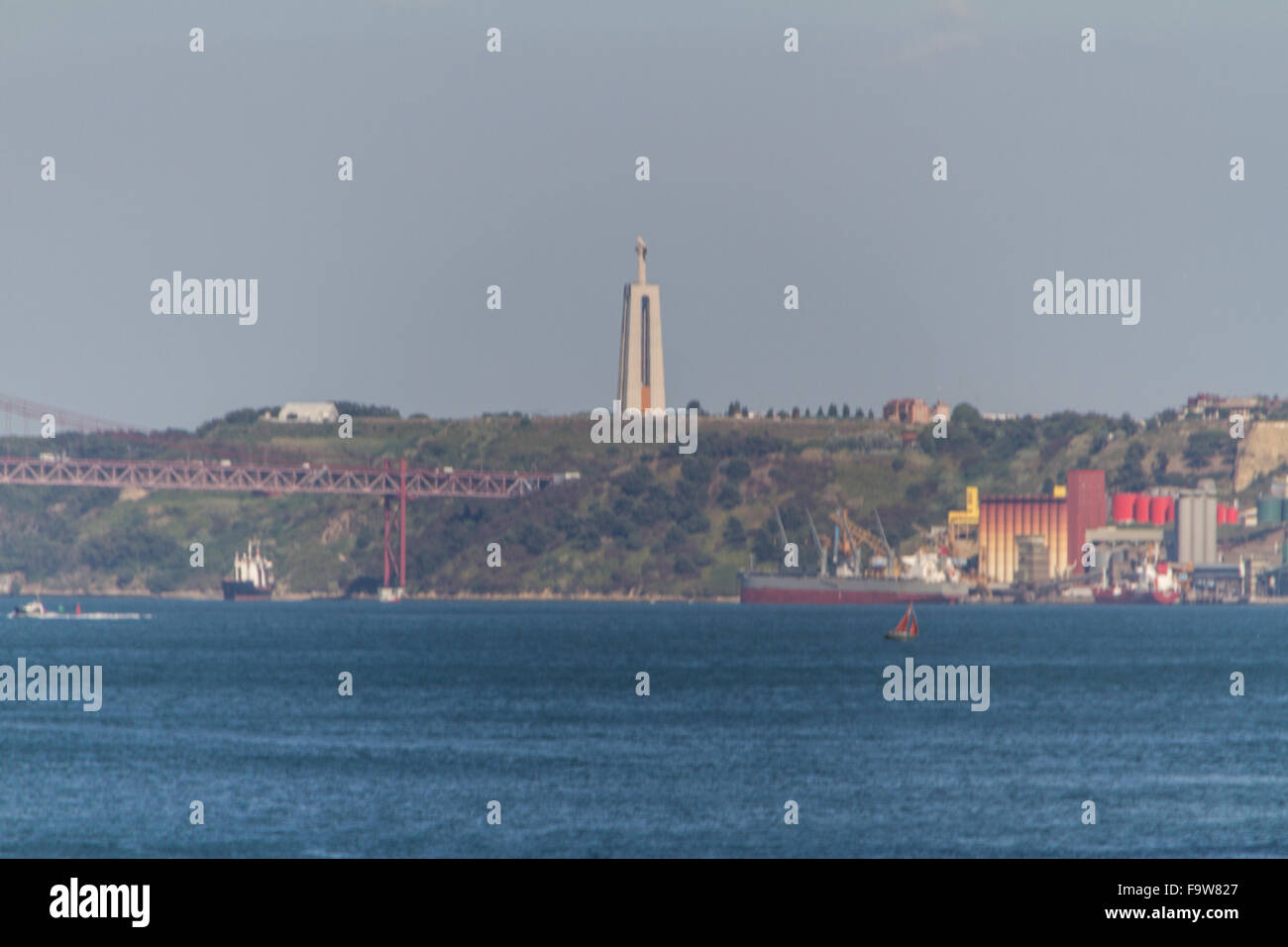 Tejo river with the city of Lisbon in the background Stock Photo - Alamy