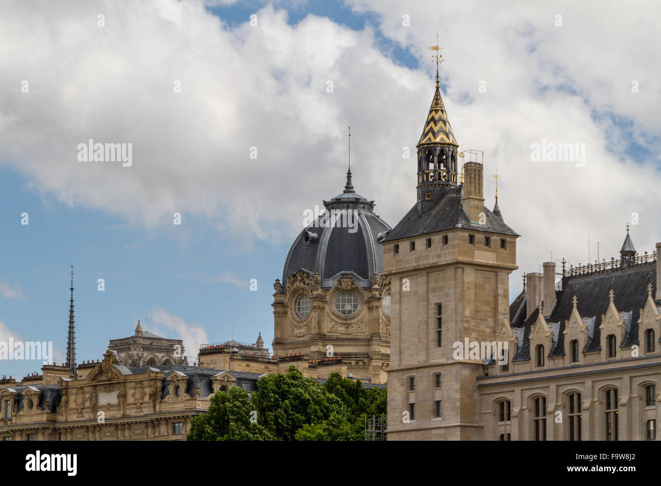 Historic building in Paris France Stock Photo - Alamy