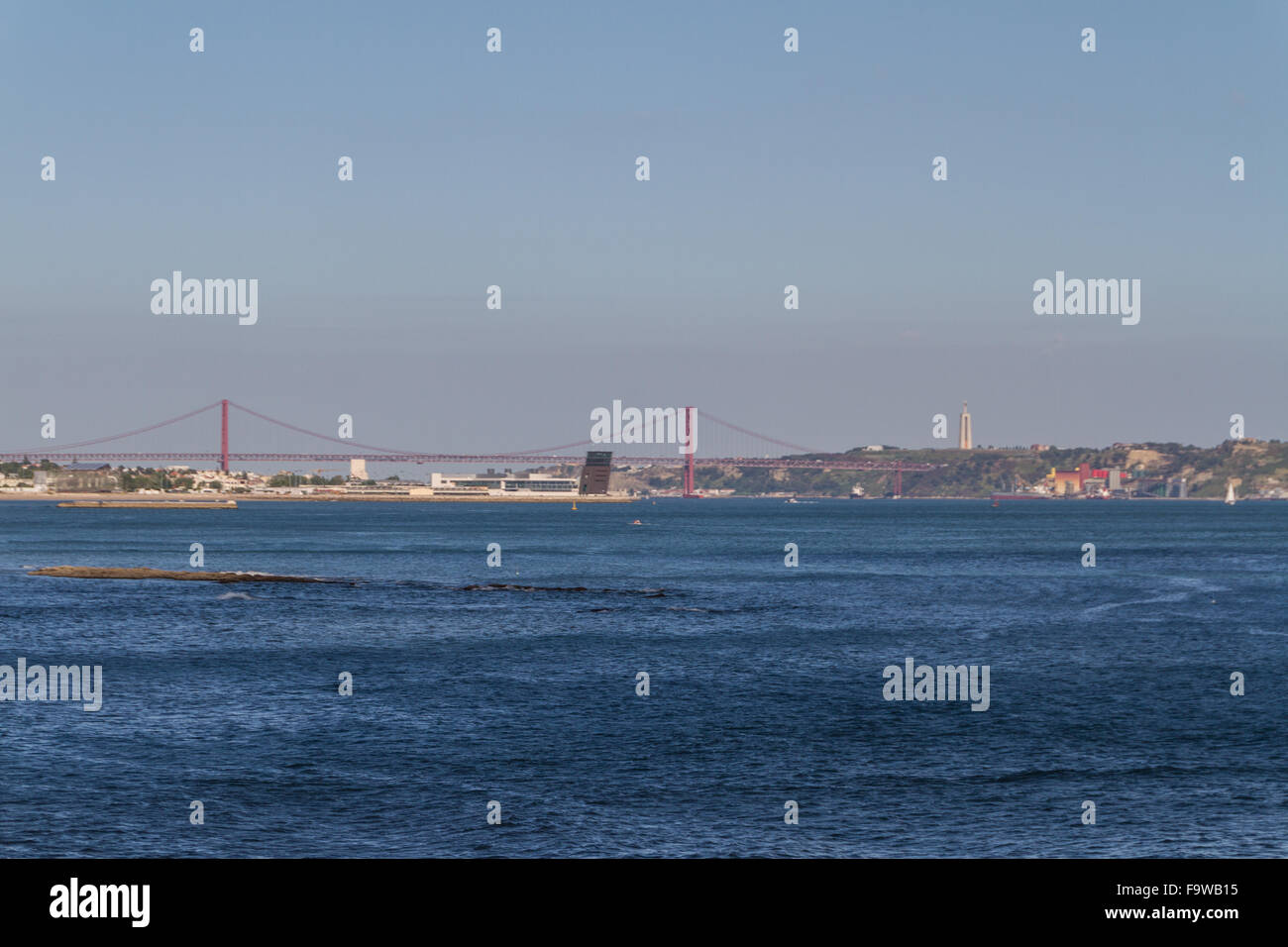 Tejo river with the city of Lisbon in the background Stock Photo - Alamy