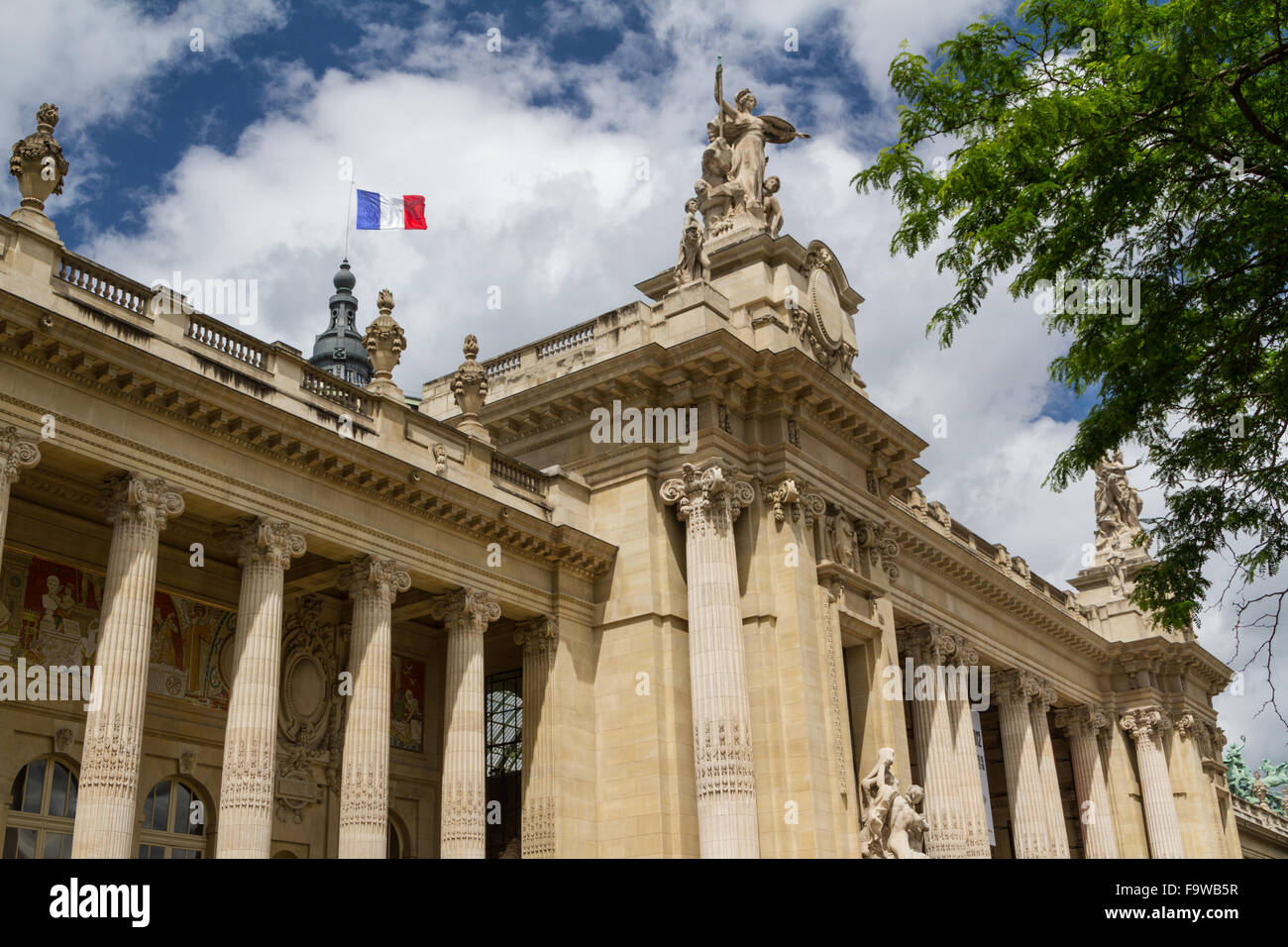 Historic building in Paris France Stock Photo - Alamy