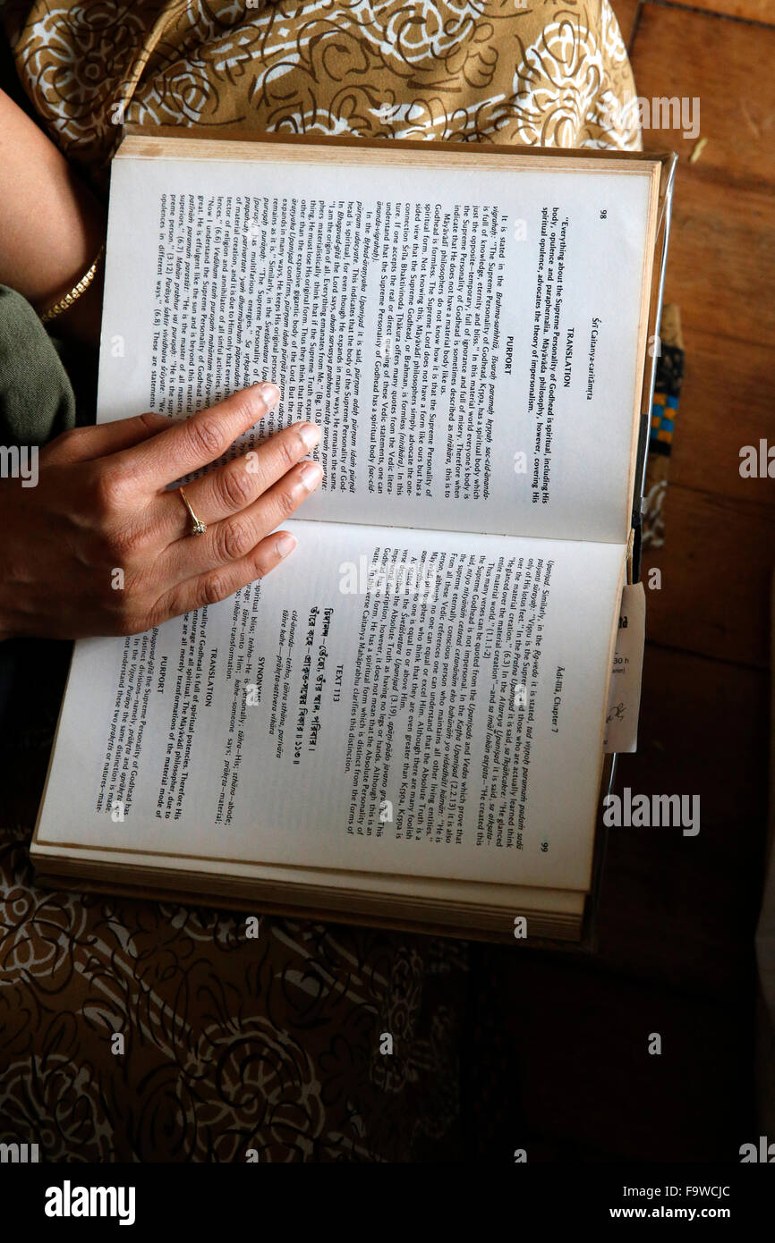 Woman reading the Bhagavad Gita Stock Photo - Alamy