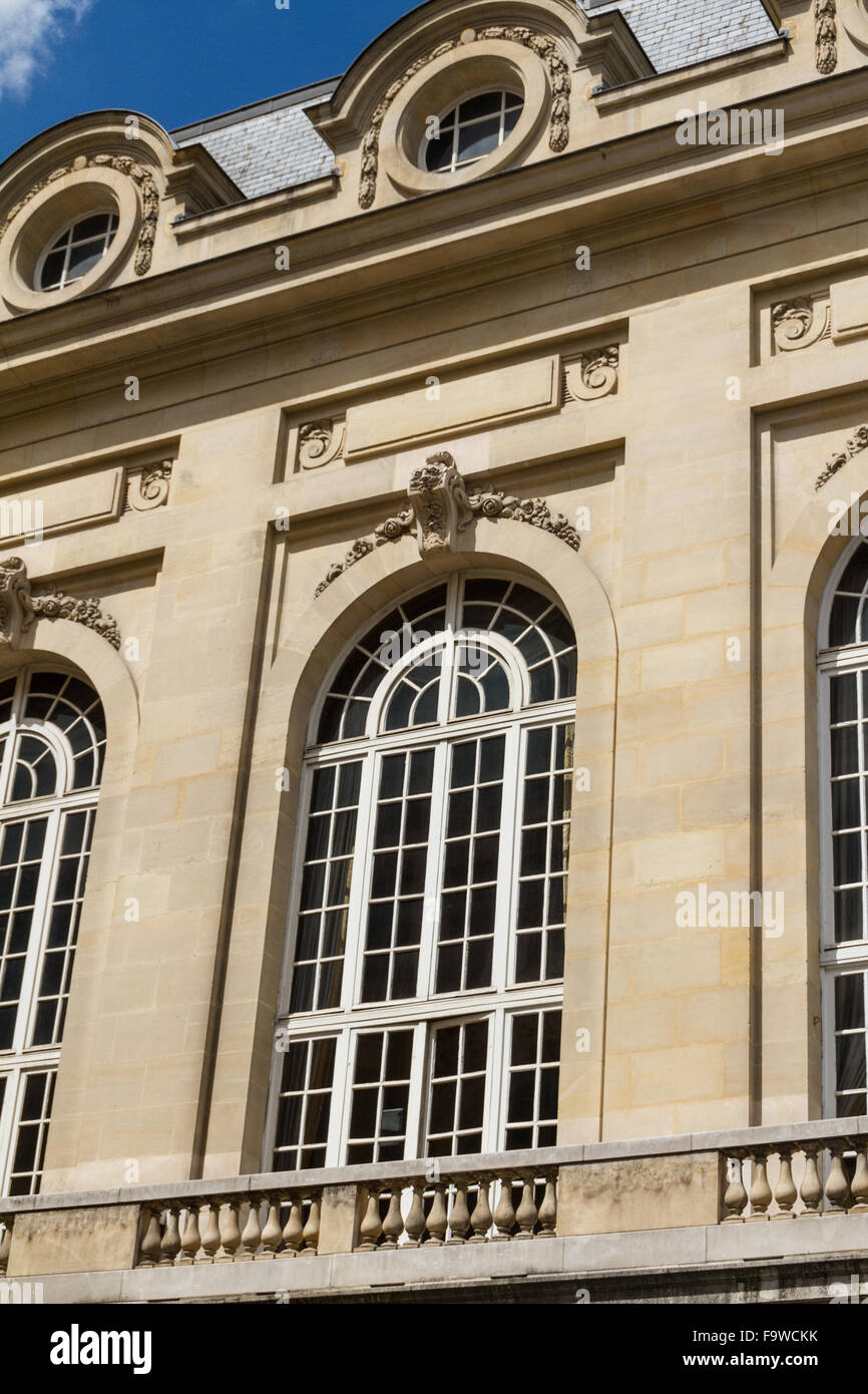 Historic building in Paris France Stock Photo - Alamy