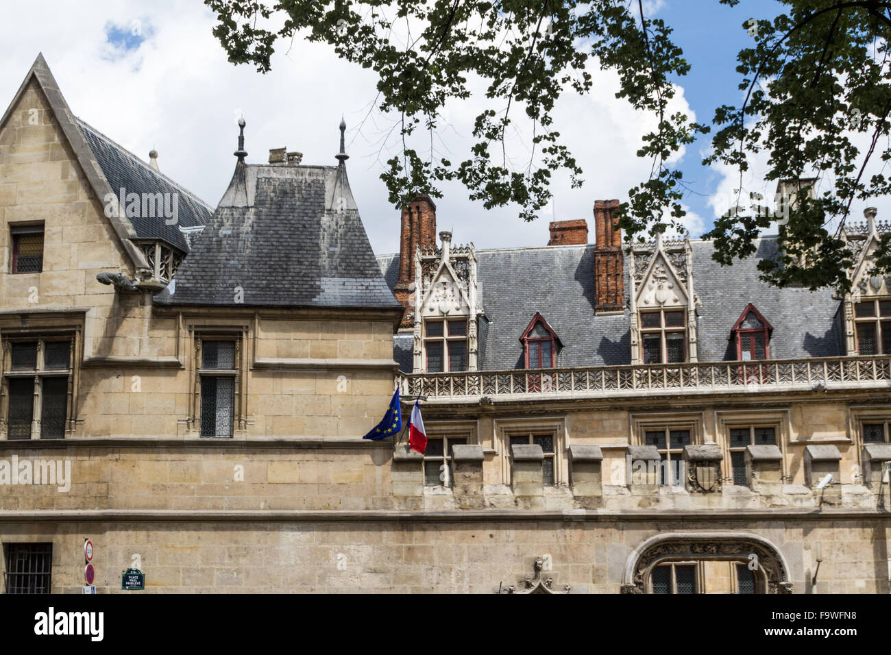 Vacant stone apartment building hi-res stock photography and images - Alamy