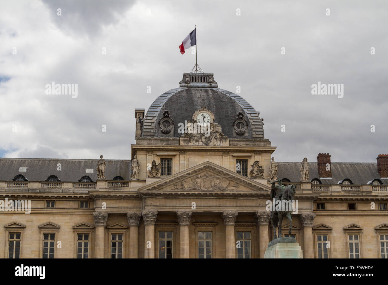Historic building in Paris France Stock Photo - Alamy