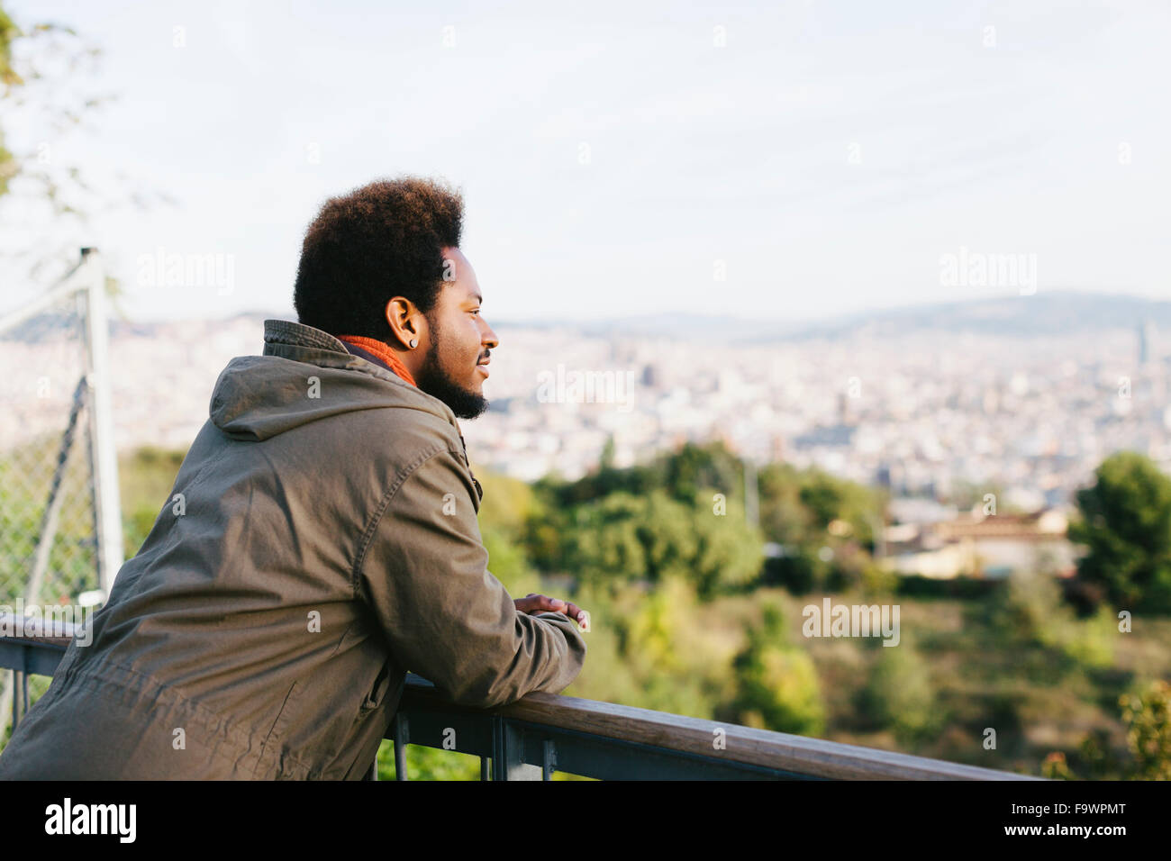 Side view young man watching hi-res stock photography and images - Alamy