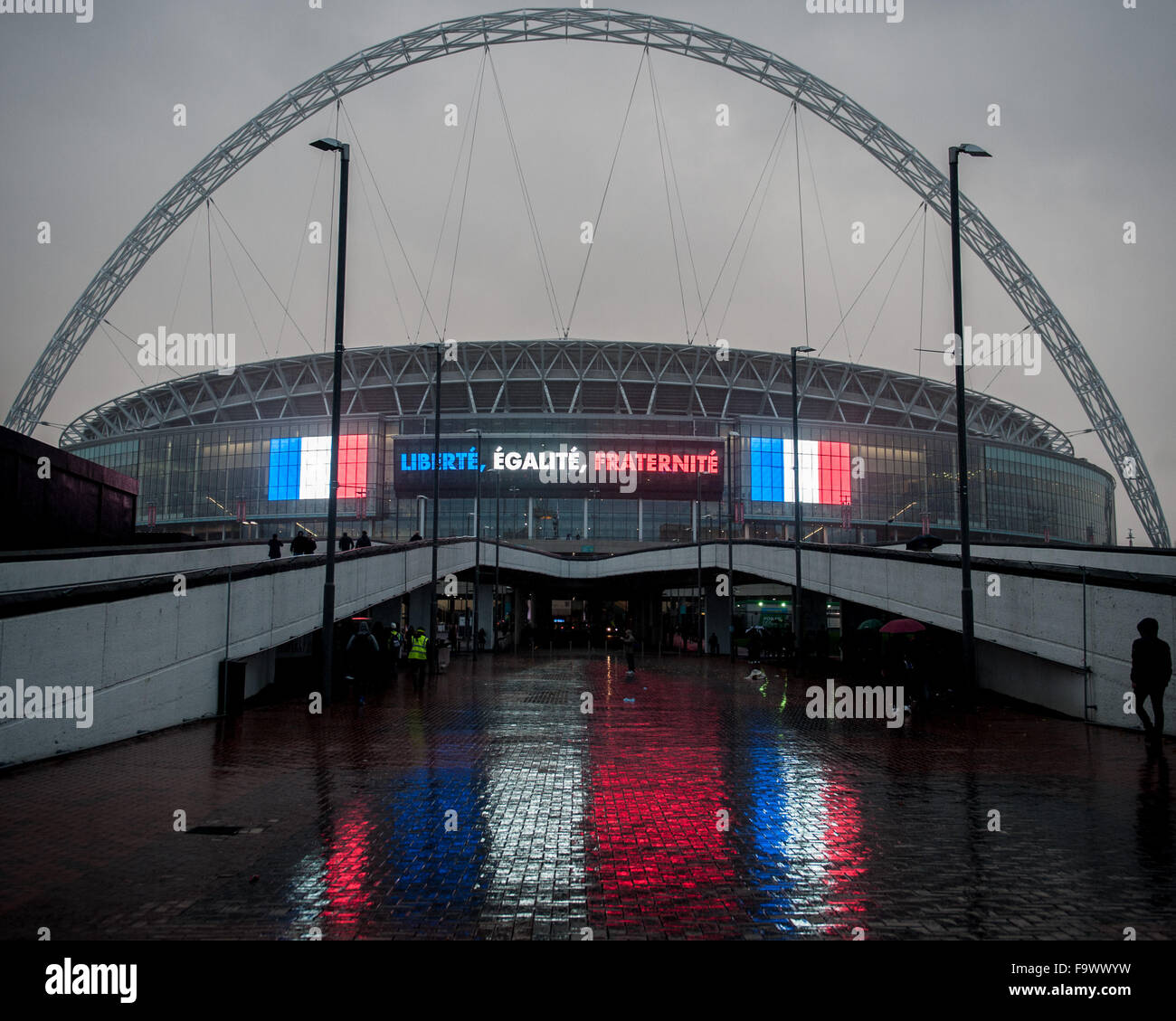 Fans waving English and French Tricolorè flags arrive at Wembley ...