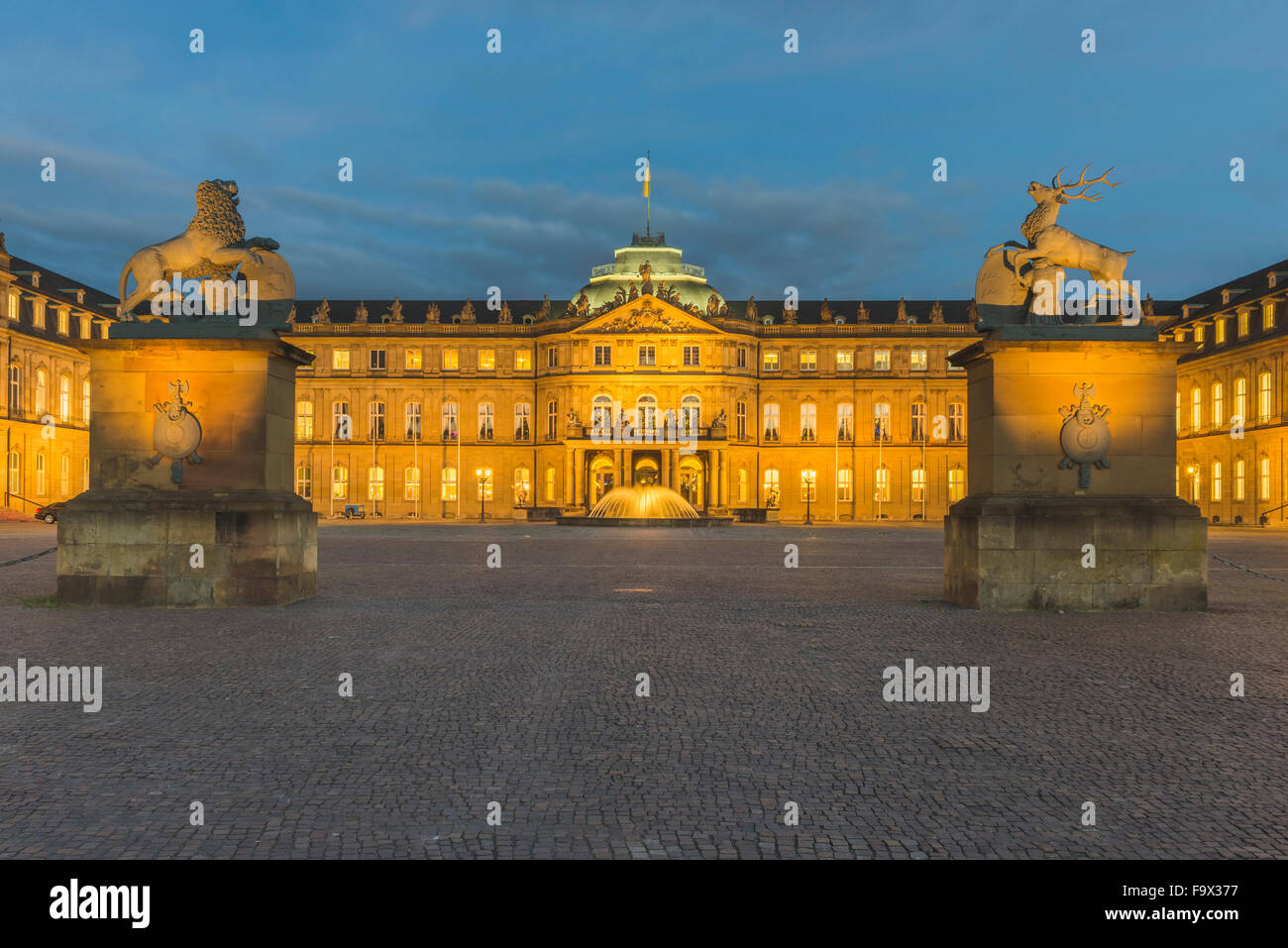 Night castle image hi-res stock photography and images - Alamy
