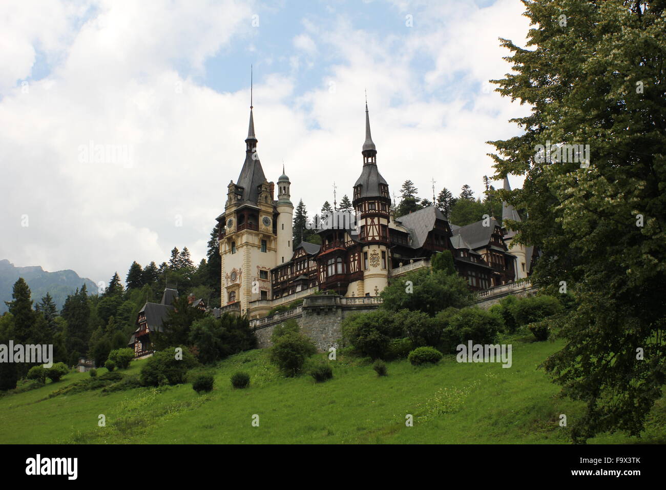 Castelul peles hi-res stock photography and images - Alamy