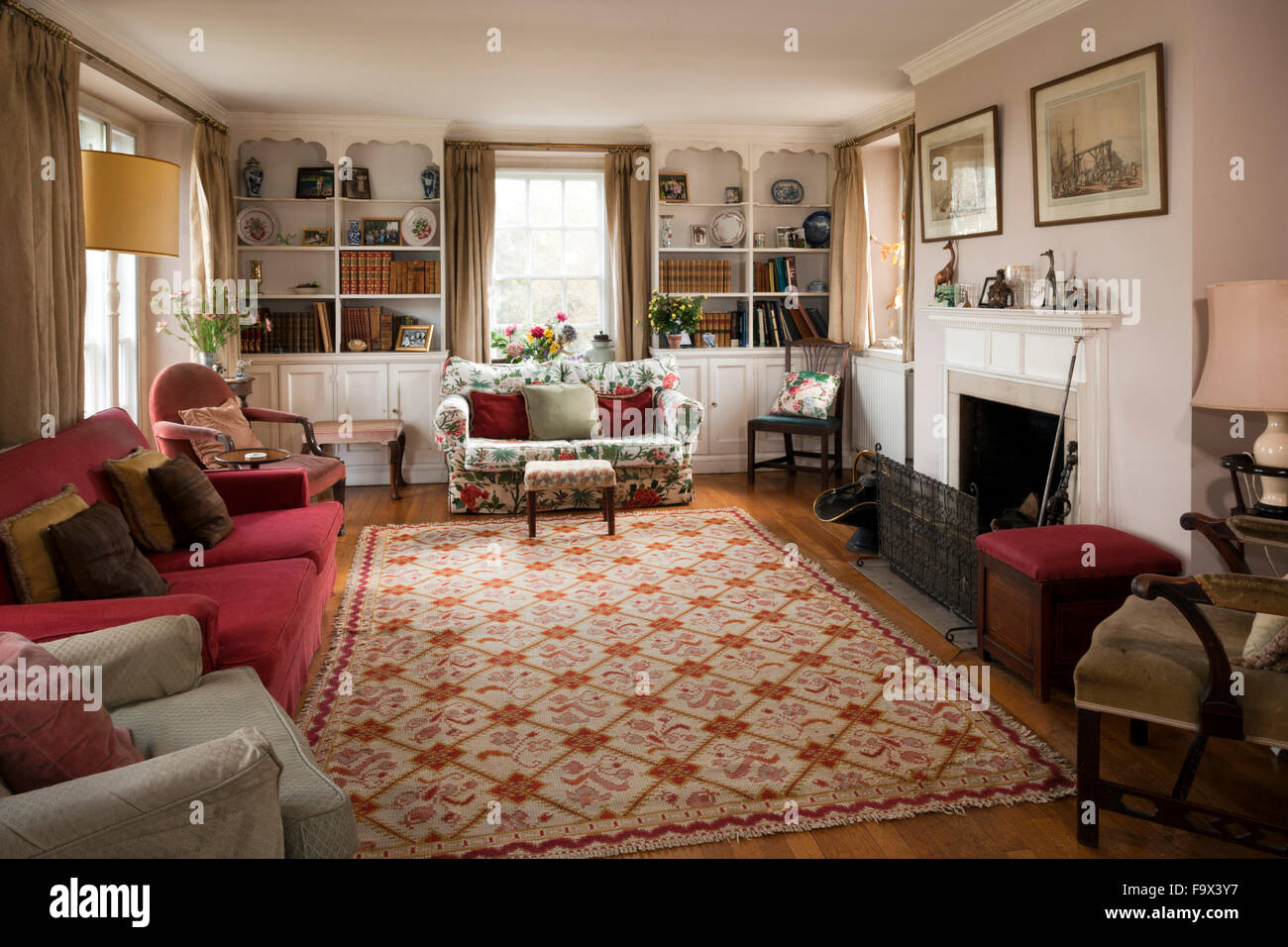 Traditional british living room hi-res stock photography and images - Alamy