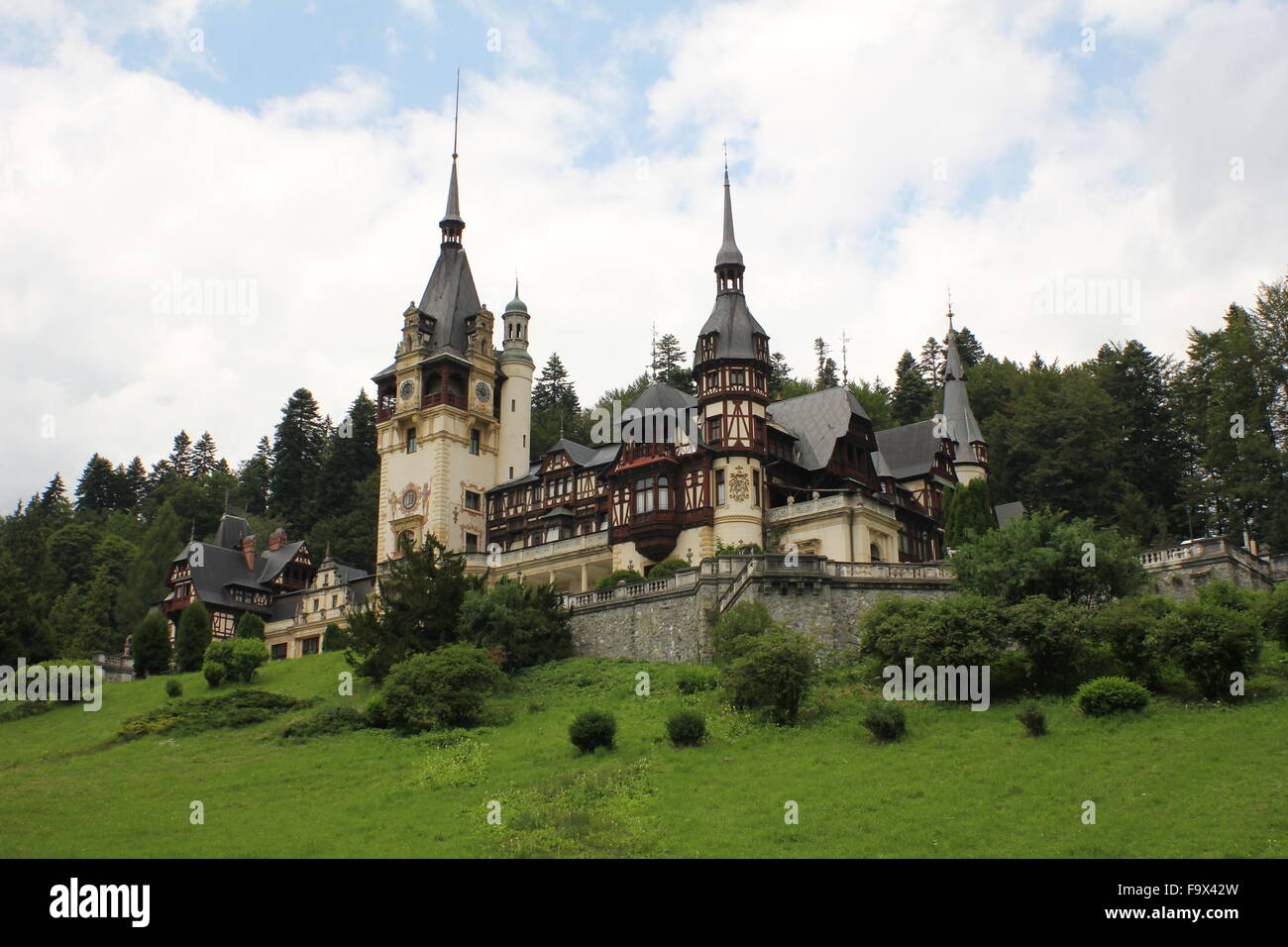 Castelul peles hi-res stock photography and images - Alamy