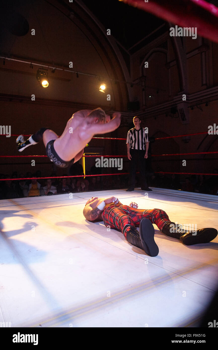 Female professional wrestling hi-res stock photography and images - Alamy