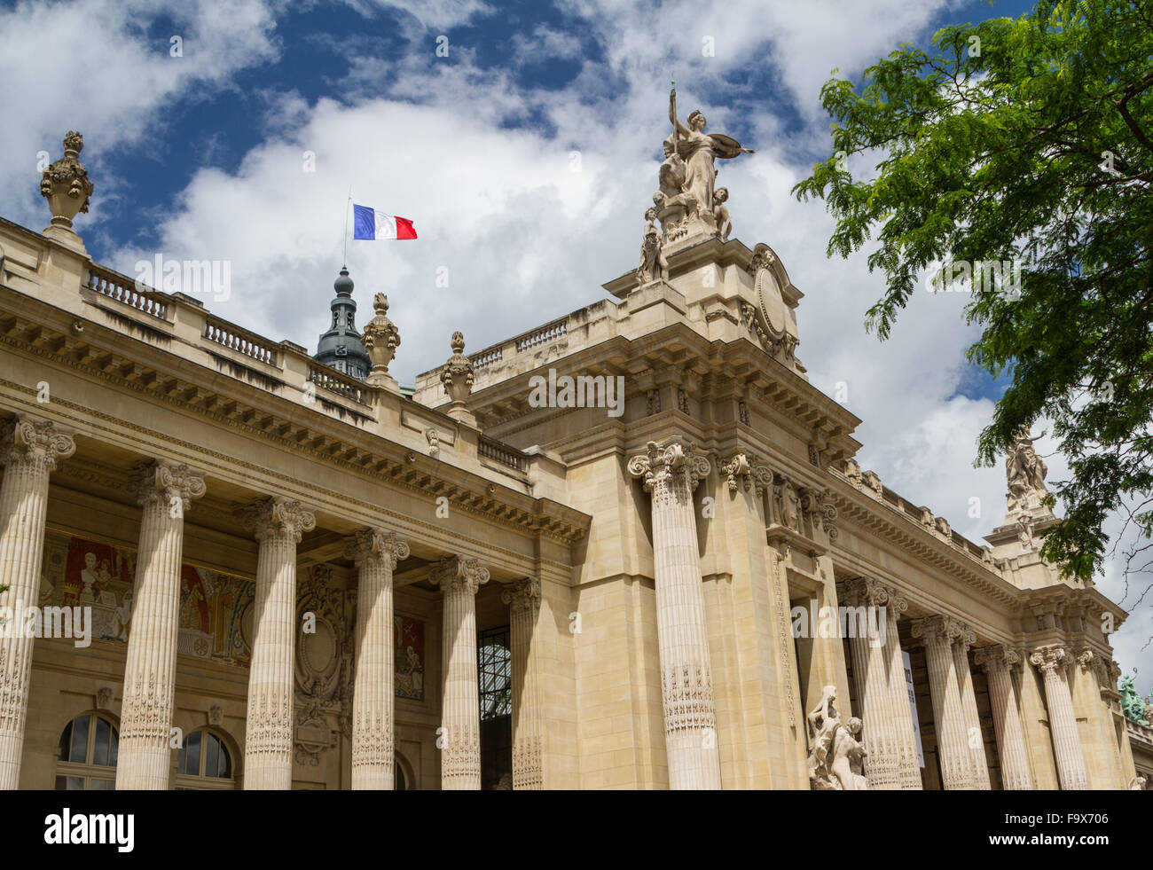 Historic building in Paris France Stock Photo - Alamy