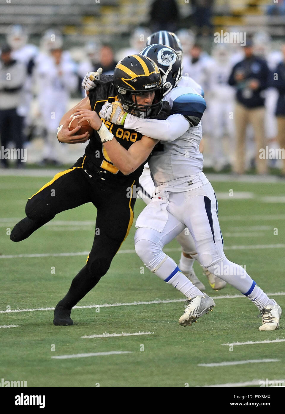 Sacramento, CA. 18th Dec, 2015. Del Oro Receiver #9 Justin Burrage runs ...