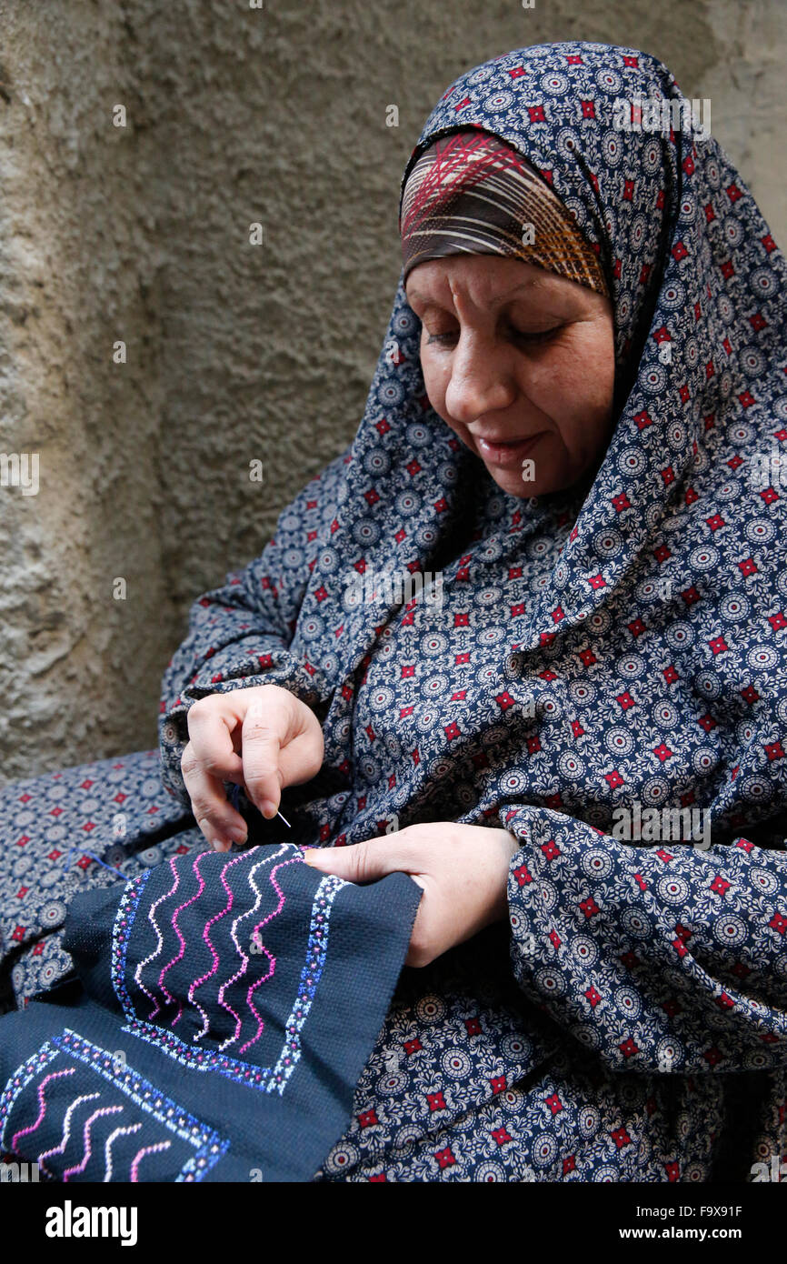 Palestinian embroidery hi-res stock photography and images - Alamy