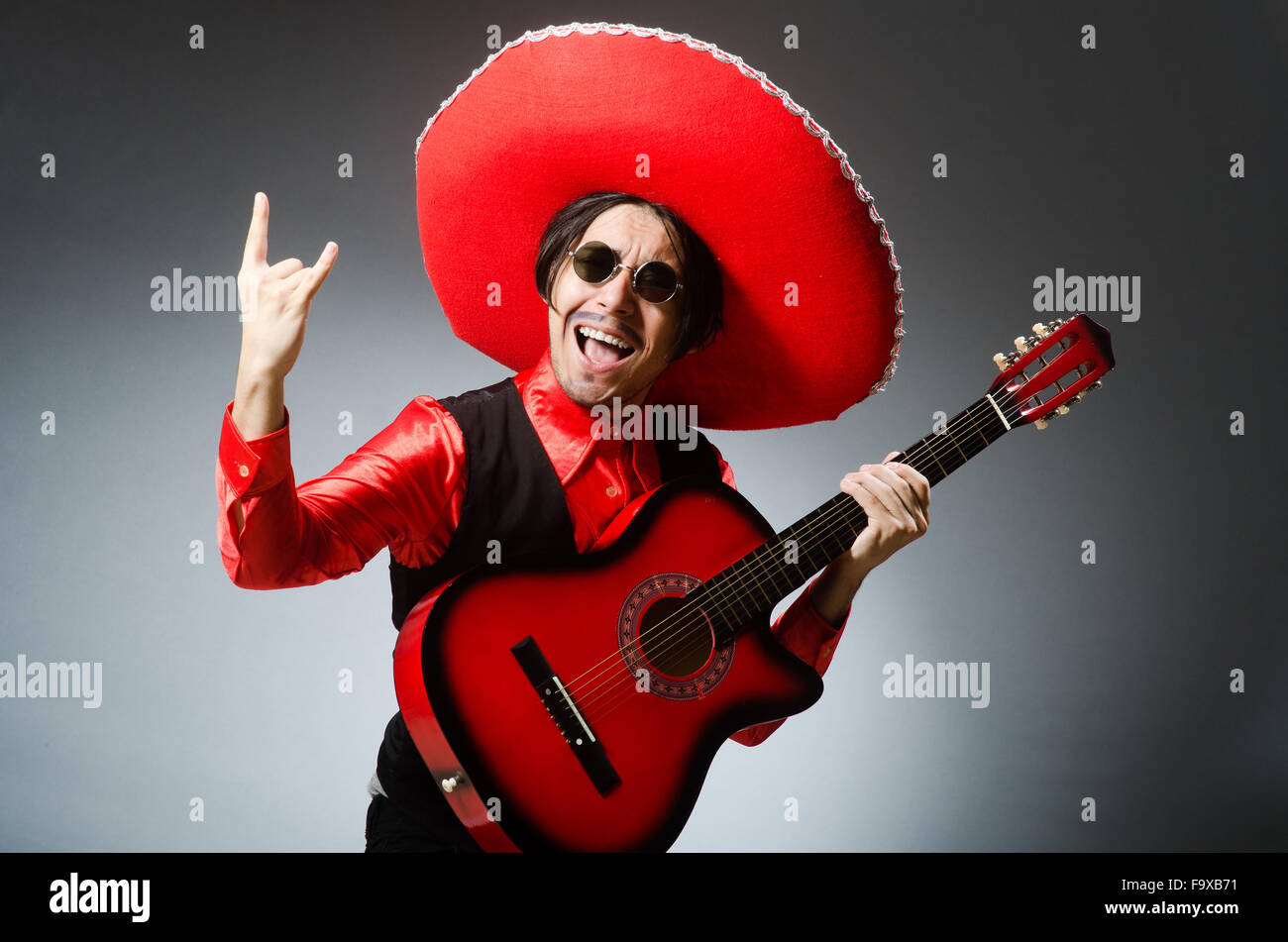Young mexican guitar player hi-res stock photography and images - Alamy