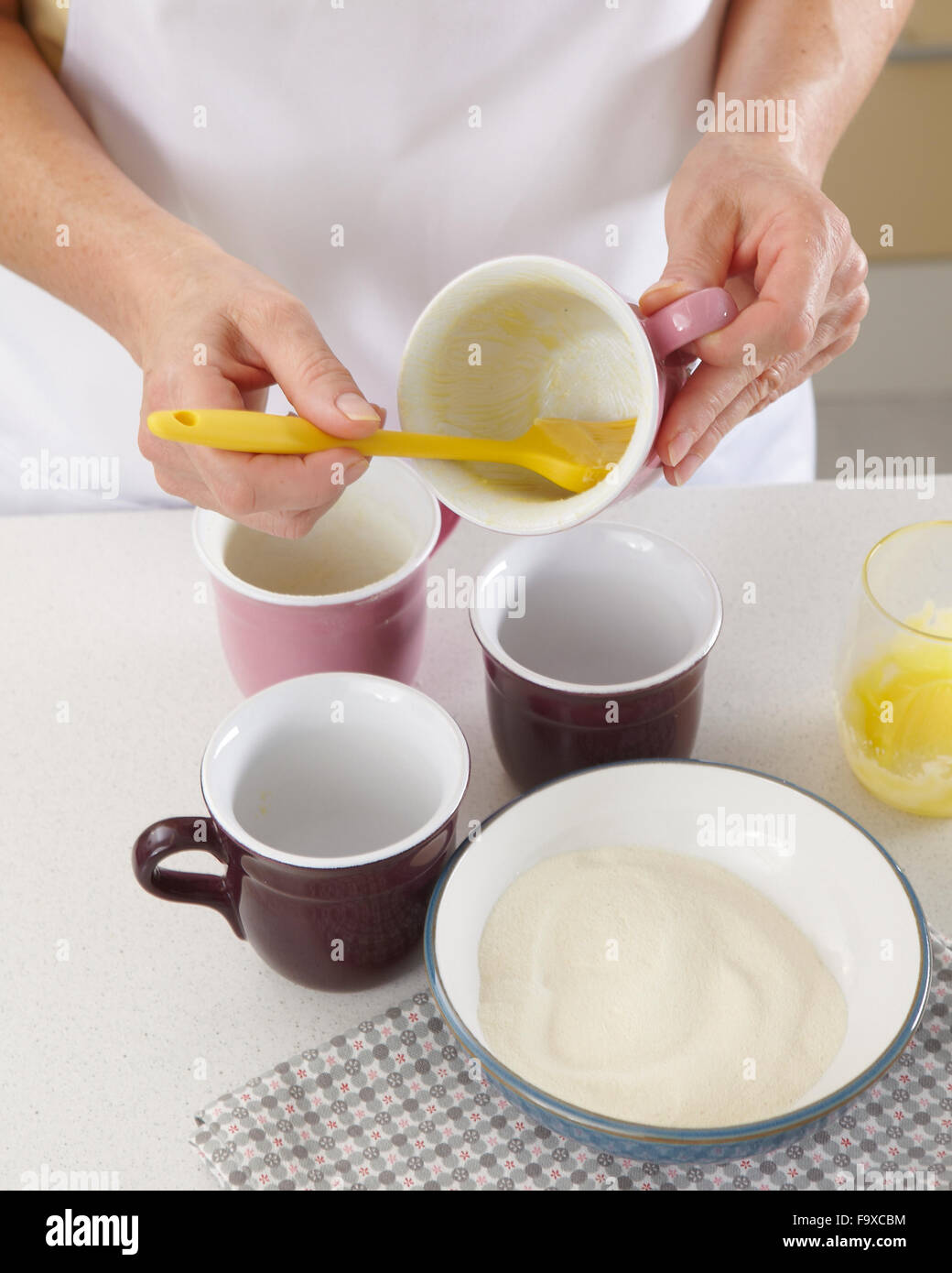 Cup dumplings + steps Stock Photo - Alamy