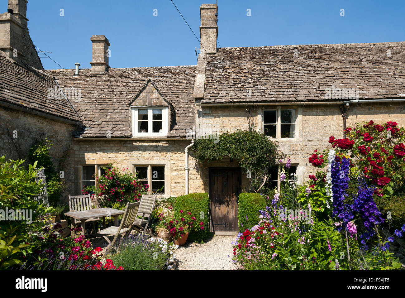 An idyllic Cotswold stone cottage in summer sunshine, Sherborne ...