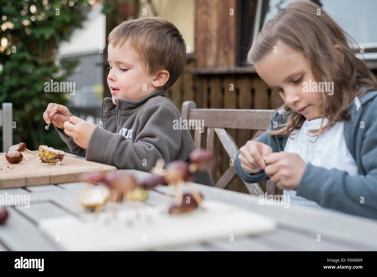 Tinkering outdoor hi-res stock photography and images - Alamy