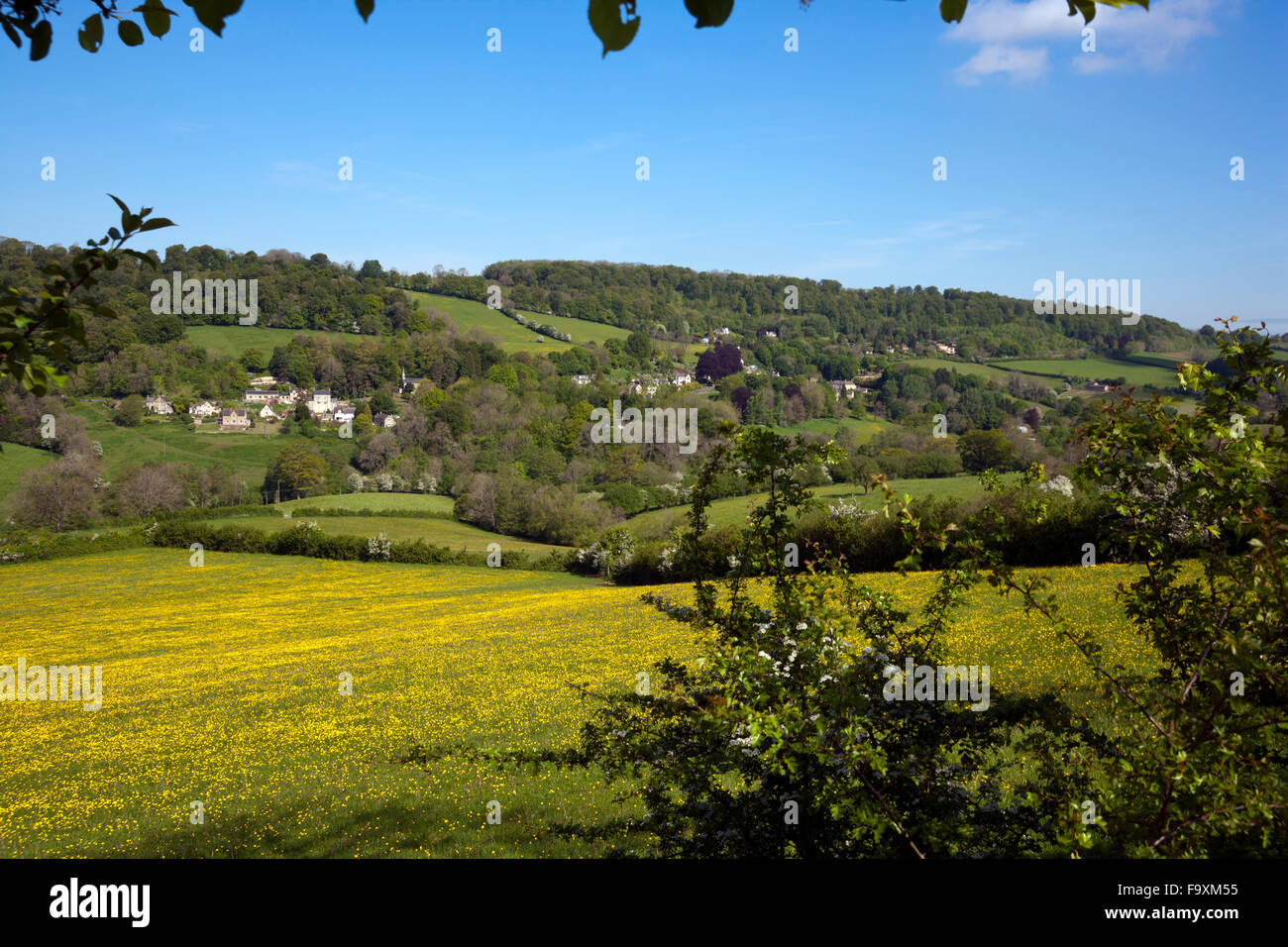 The idyllic rural Slad Valley in spring sunshine, Cotswolds ...