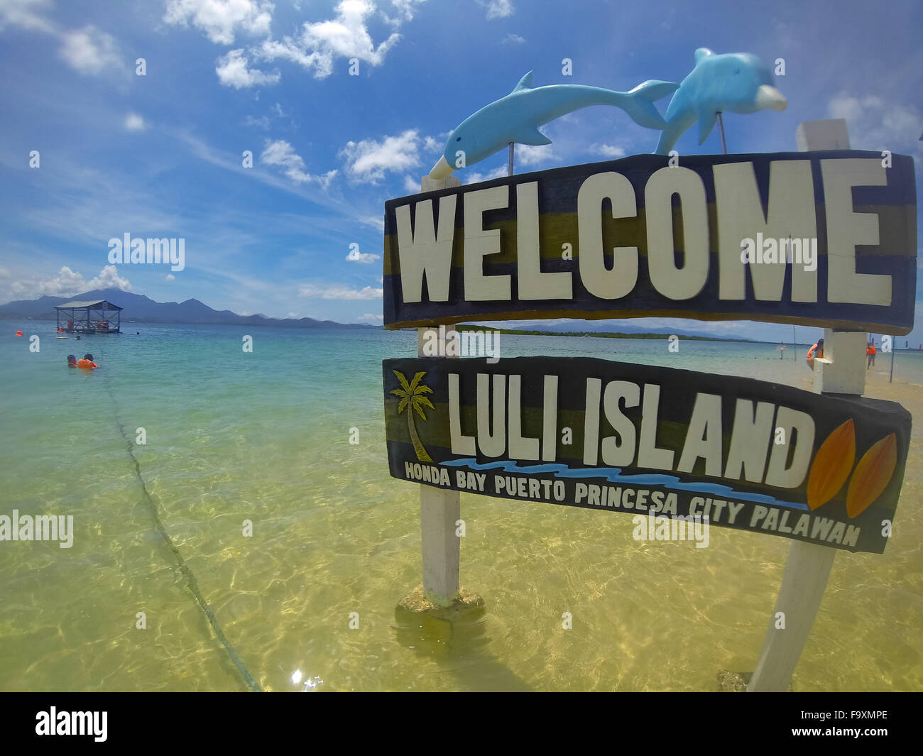 Welcome Sign in crystal clear water at sand beach Stock Photo - Alamy