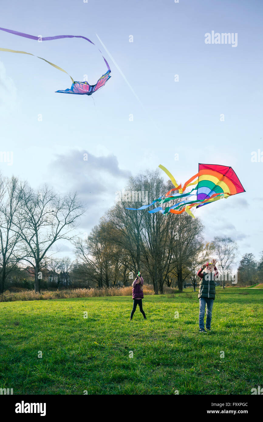 Children with kites hi-res stock photography and images - Alamy
