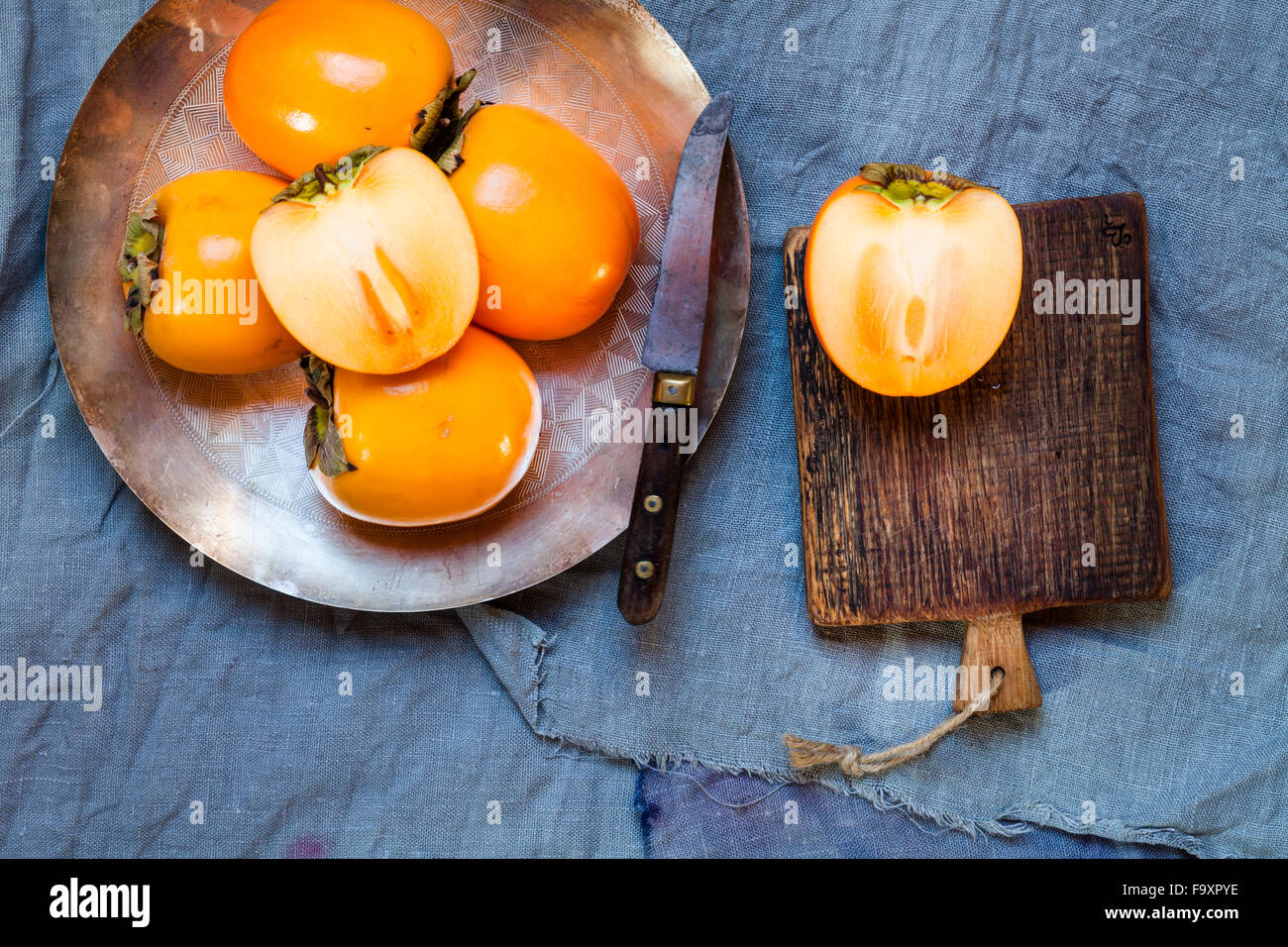 Sliced and whole kaki Stock Photo - Alamy