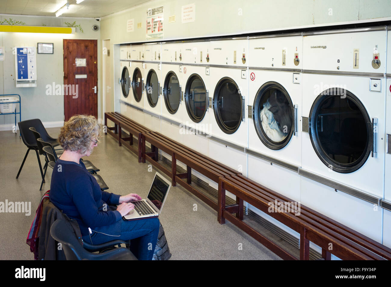 Laundrette hi-res stock photography and images - Alamy