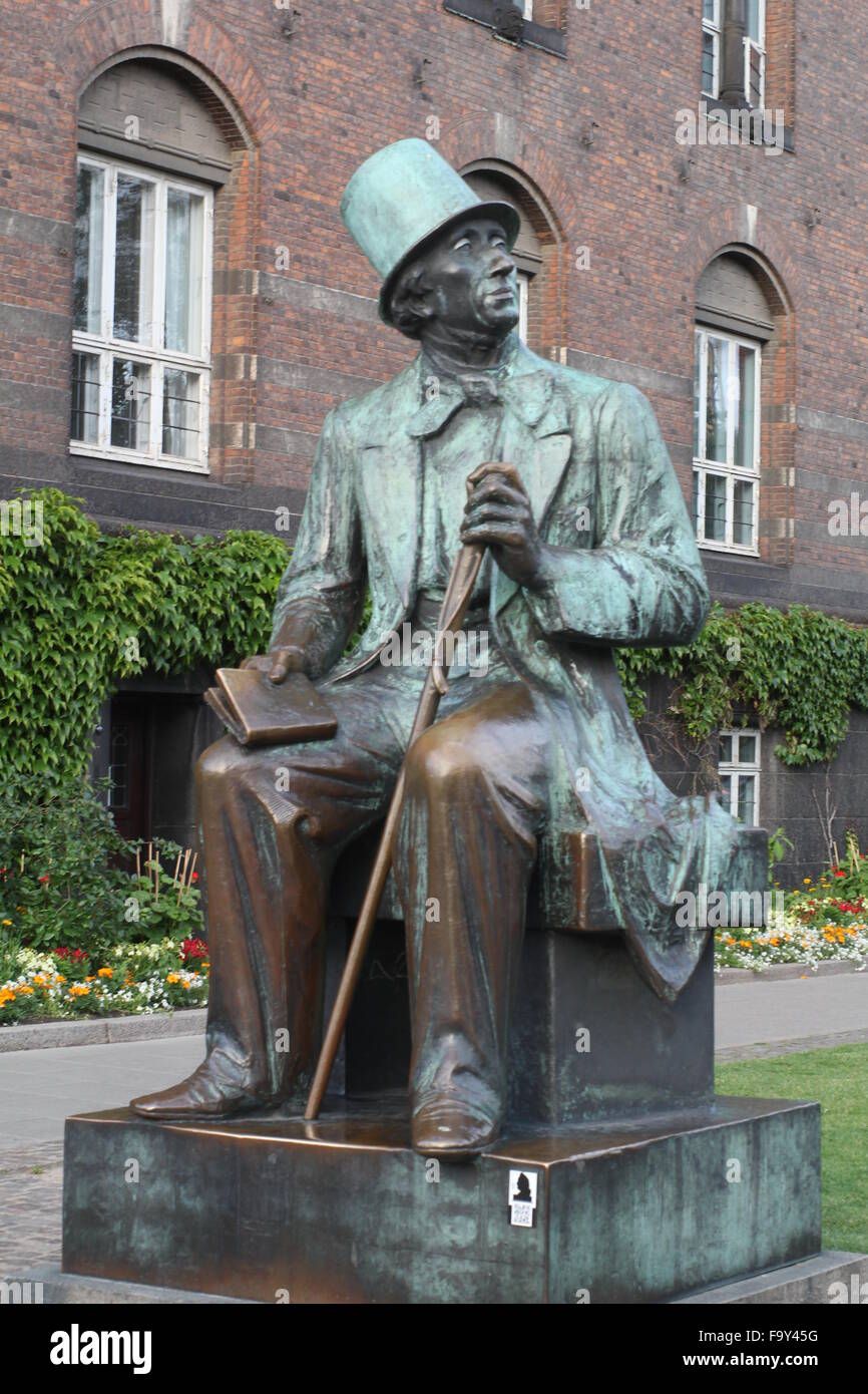 Hans Christian Andersen bronze statue in city hall square Copenhagen ...
