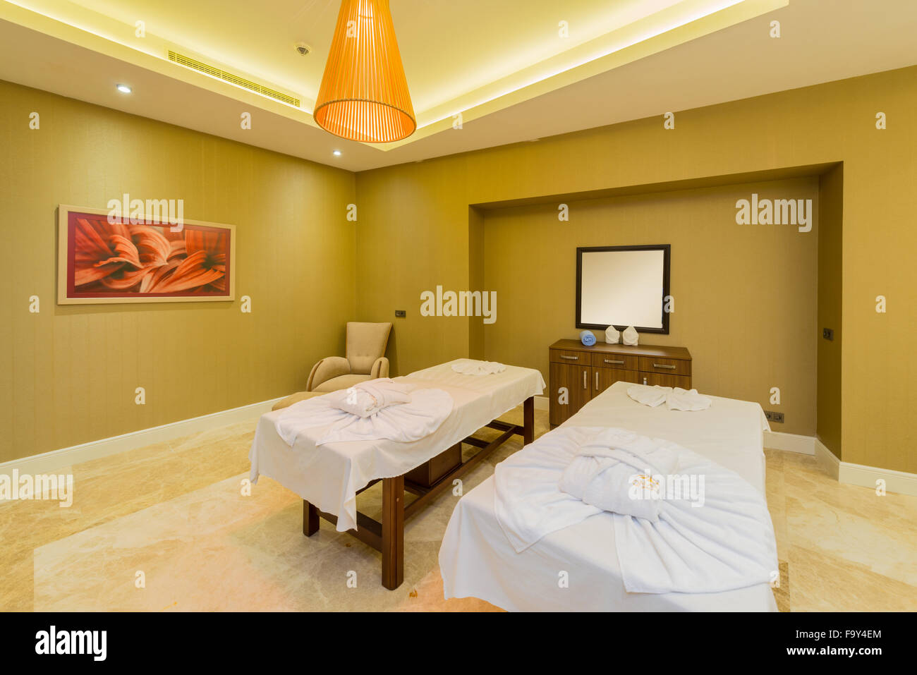 Spa room with many beds Stock Photo - Alamy