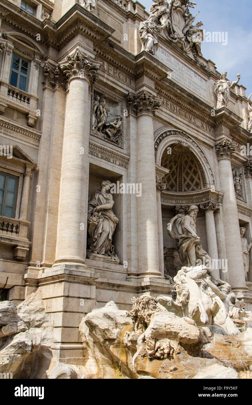 Fountain di Trevi - most famous Rome's fountains in the world. Italy ...