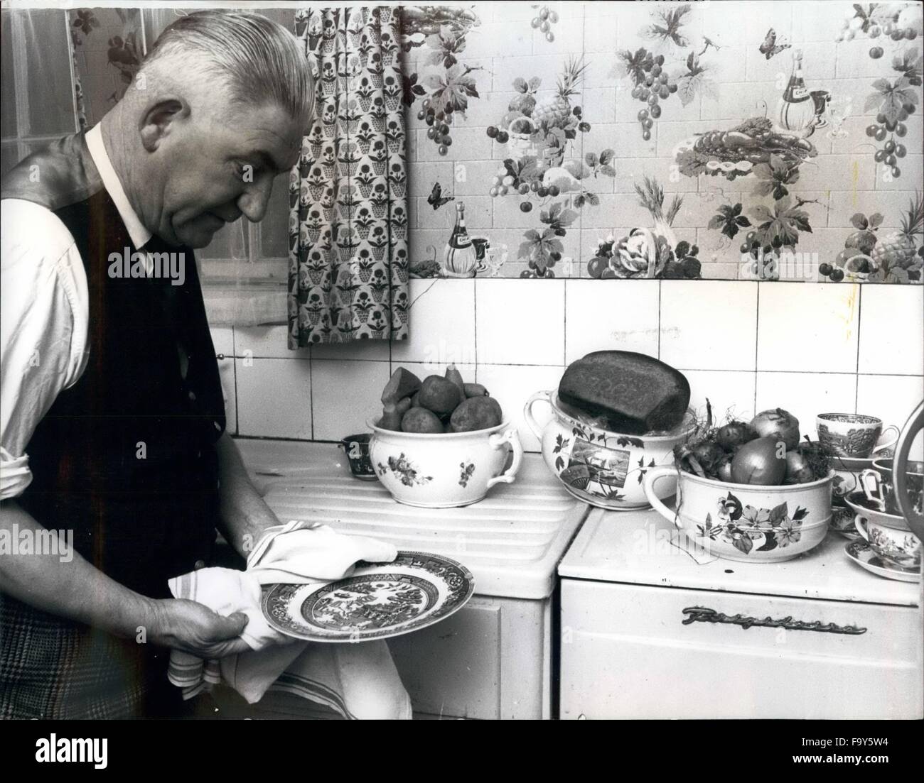 1968 kitchen hi-res stock photography and images - Alamy