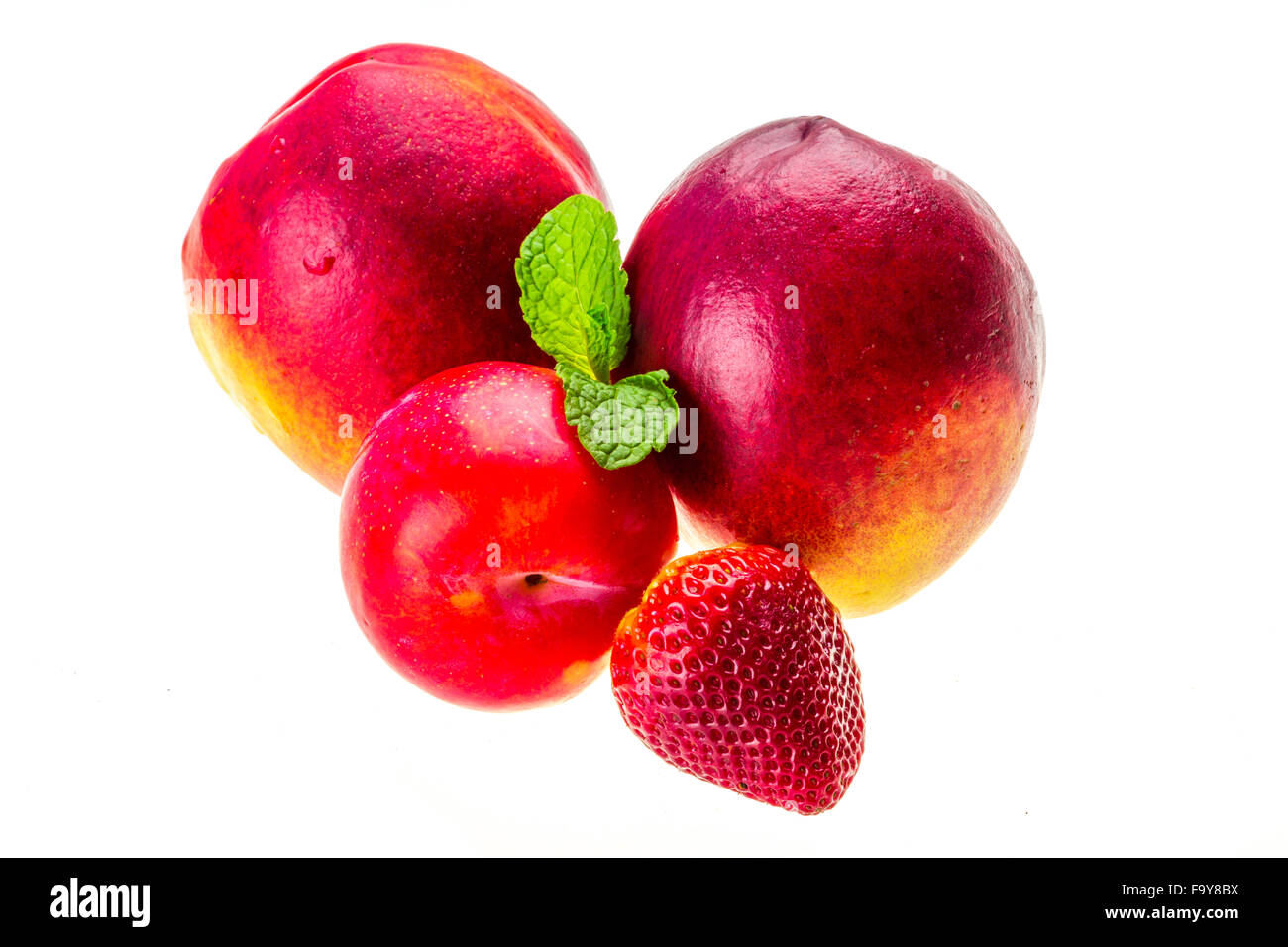 Ripe bright peaches, plum, strawberry and mint Stock Photo - Alamy