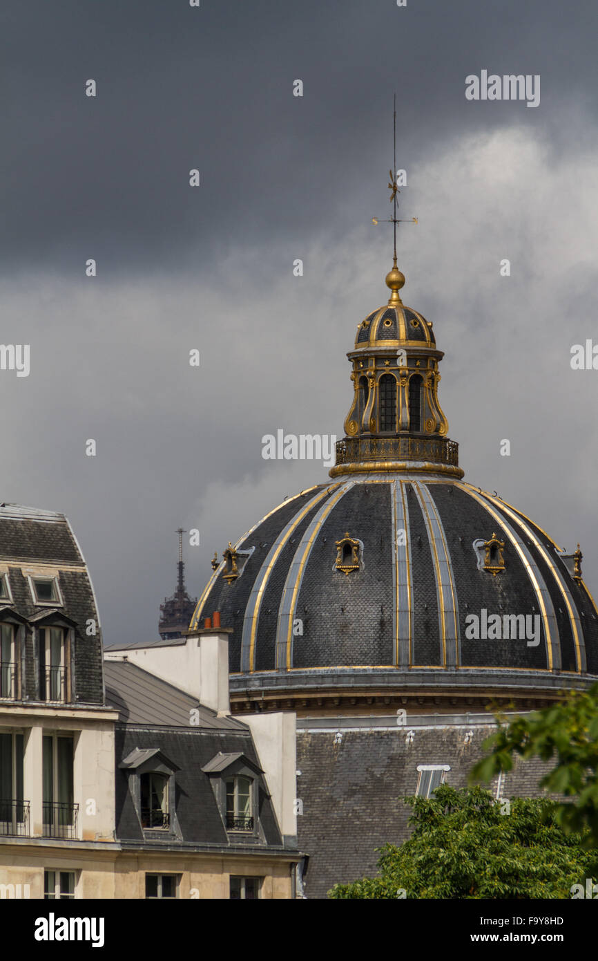 Historic building in Paris France Stock Photo - Alamy