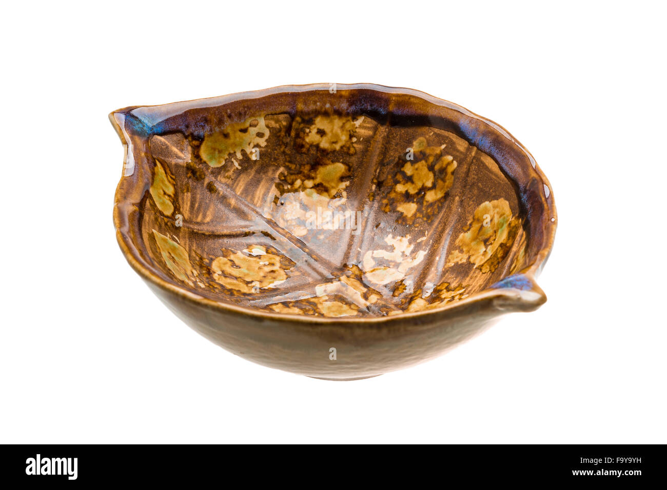 Empty ceramic bowl isolated Stock Photo - Alamy