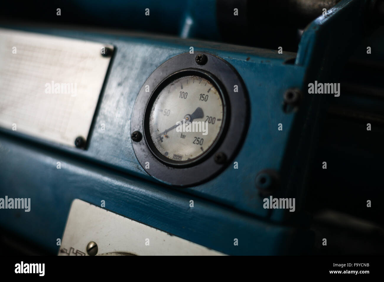 Old pressure gauge hi-res stock photography and images - Alamy