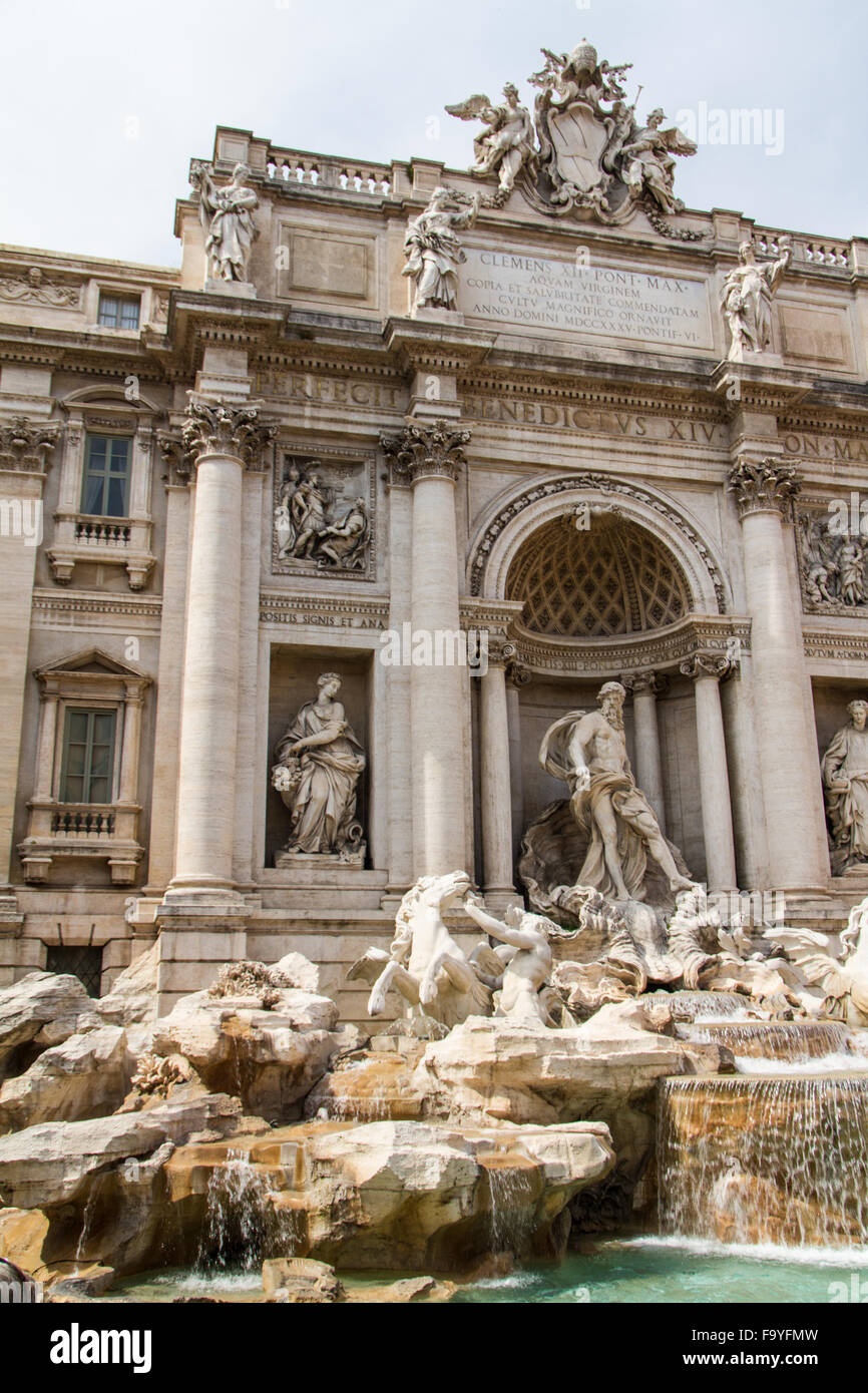 Fountain di Trevi - most famous Rome's fountains in the world. Italy ...
